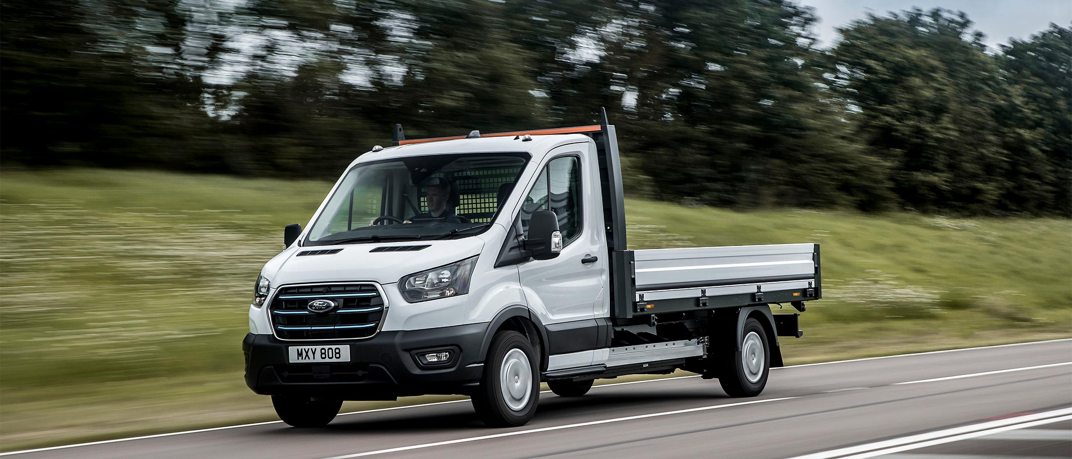 Ford E-Transit Fahrgestell: Elektrischer Kipper und umklappbare ...